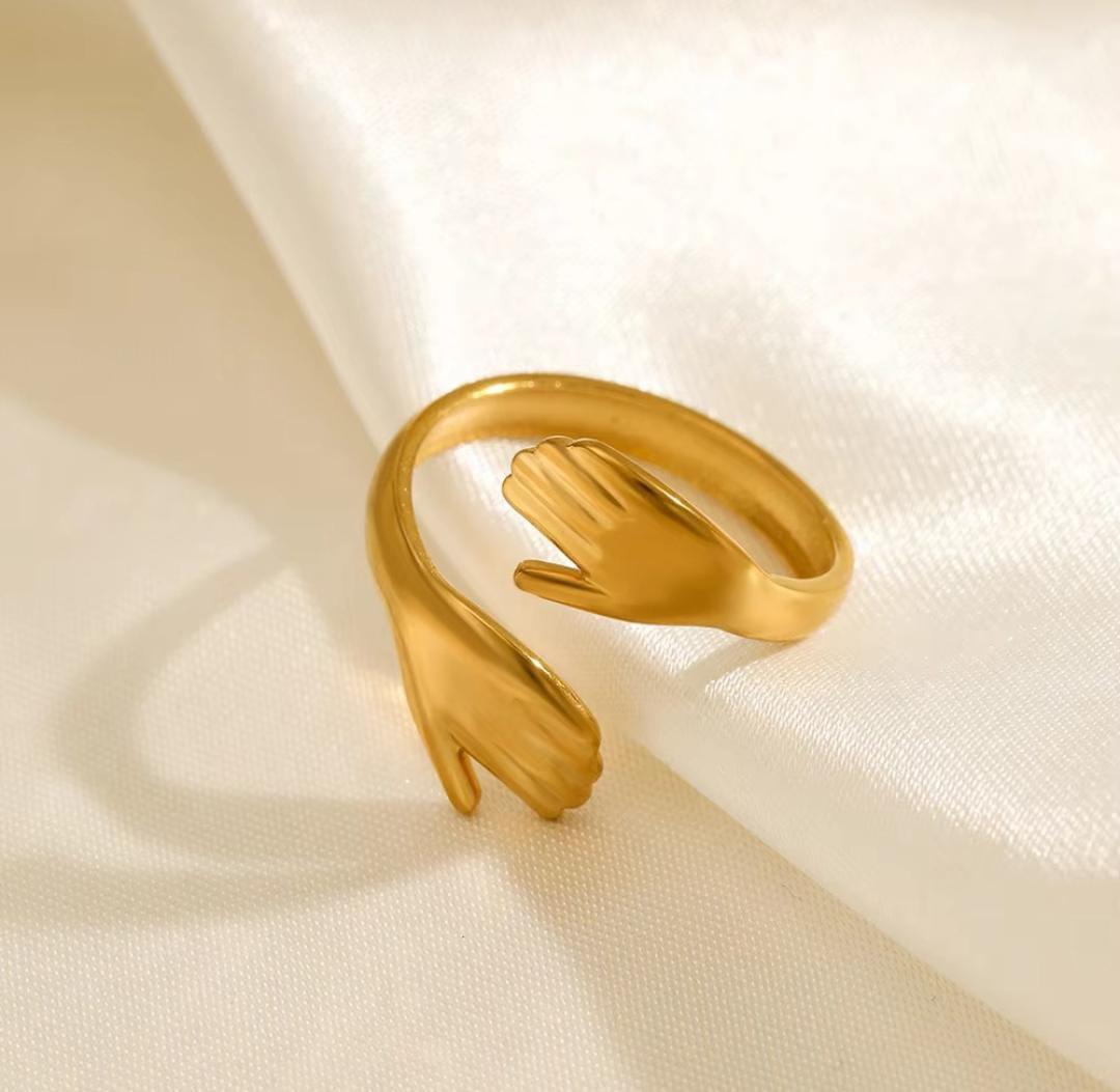Hug Ring – Oshri Accessories